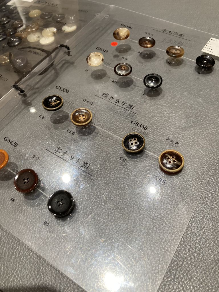 釦や裏地で差をつける!【Kurax仙台】｜オーダースーツならGlobal Style（グローバルスタイル）